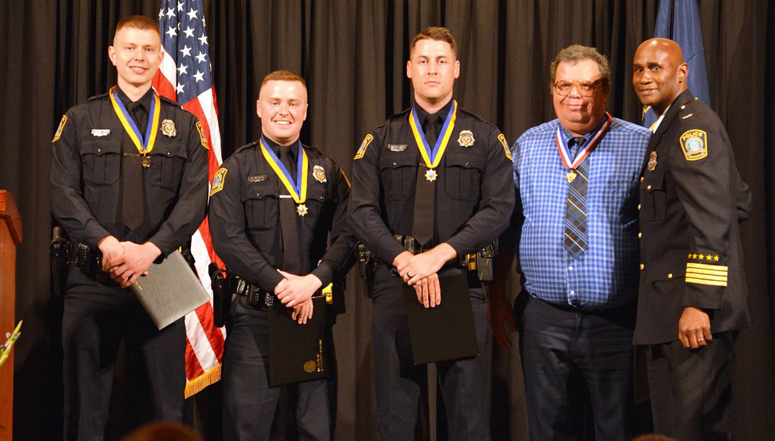 Police honor pizza delivery man who rescued girls from alleged abuse ...