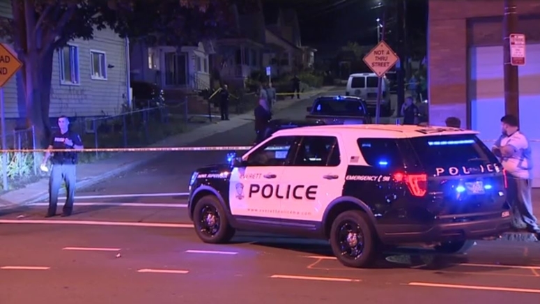 Police searching for 2 suspects in connection with deadly Everett ...