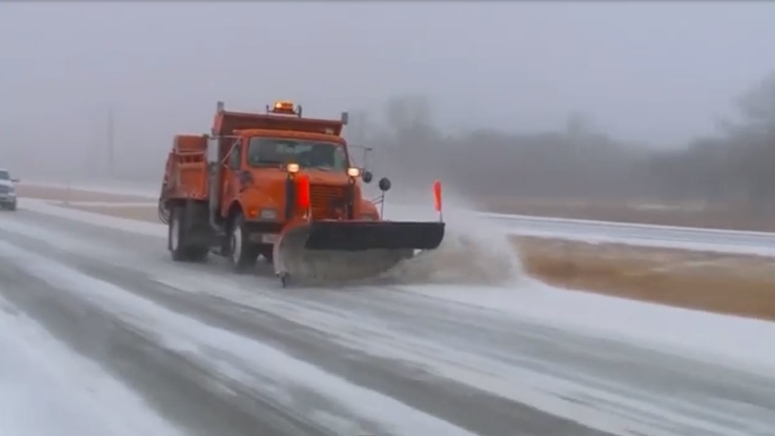 Powerful storm pushes into Midwest with heavy snow and winds - Boston ...
