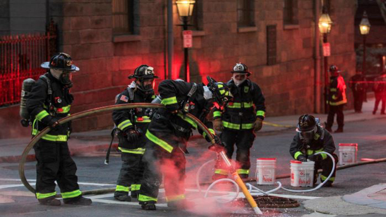 Manhole fire prompts street closures in Boston during morning commute ...