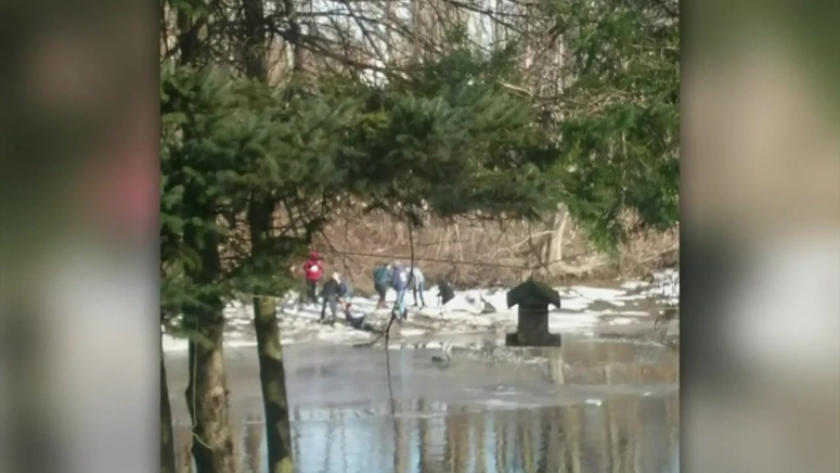 Good Samaritans, police officers rescue 2 children who fell through ice ...