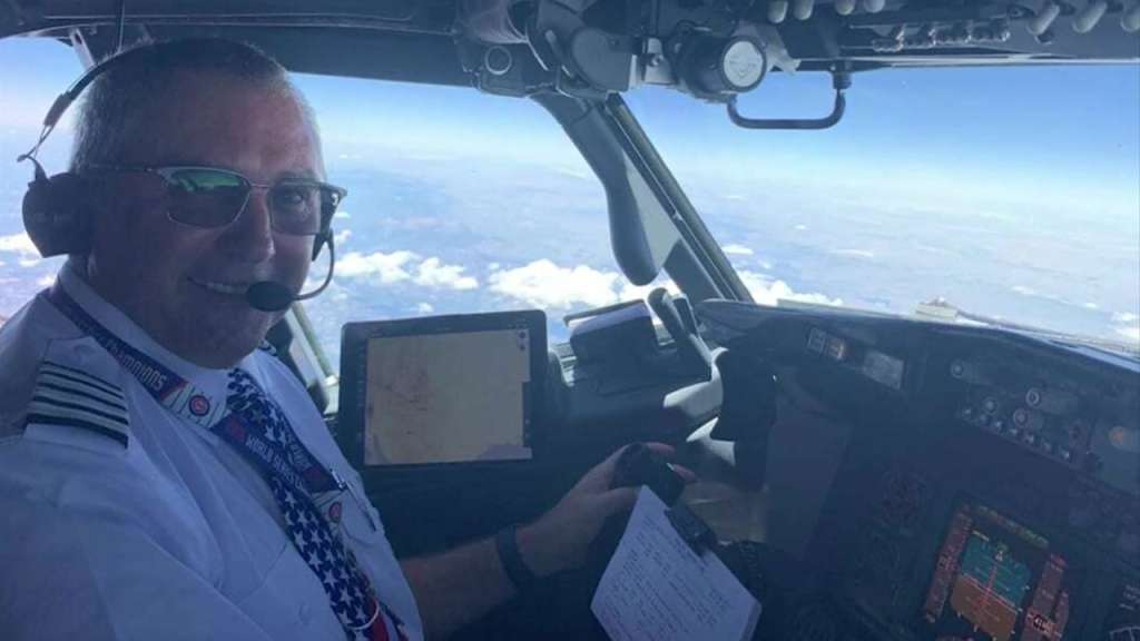 First US airline pilot with diabetes captains commercial flight ...