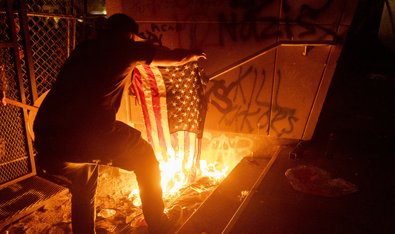 Portland protesters gassed after setting fire at courthouse - Boston ...