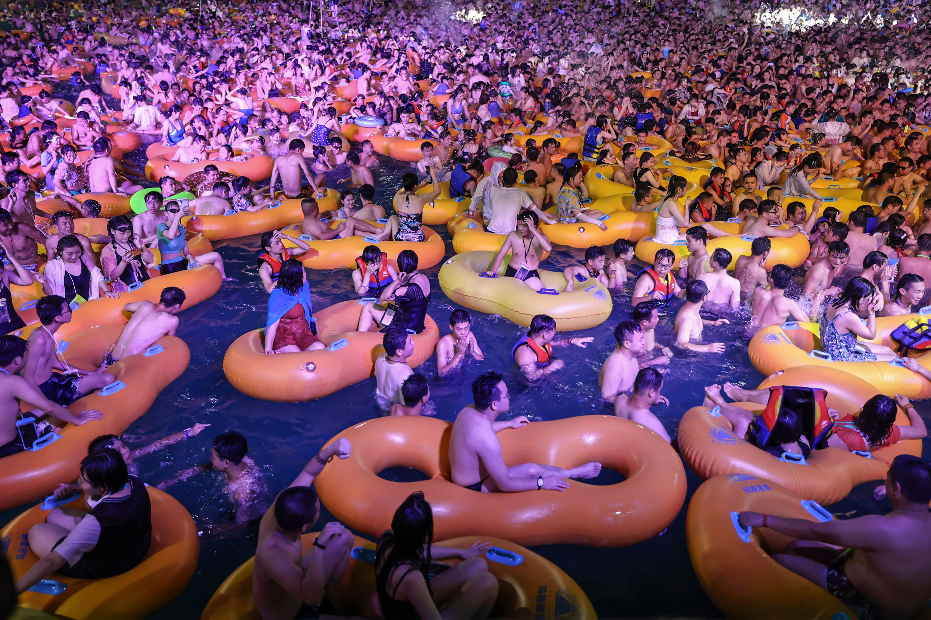 Wuhan hosts massive water park party as coronavirus concerns recede ...