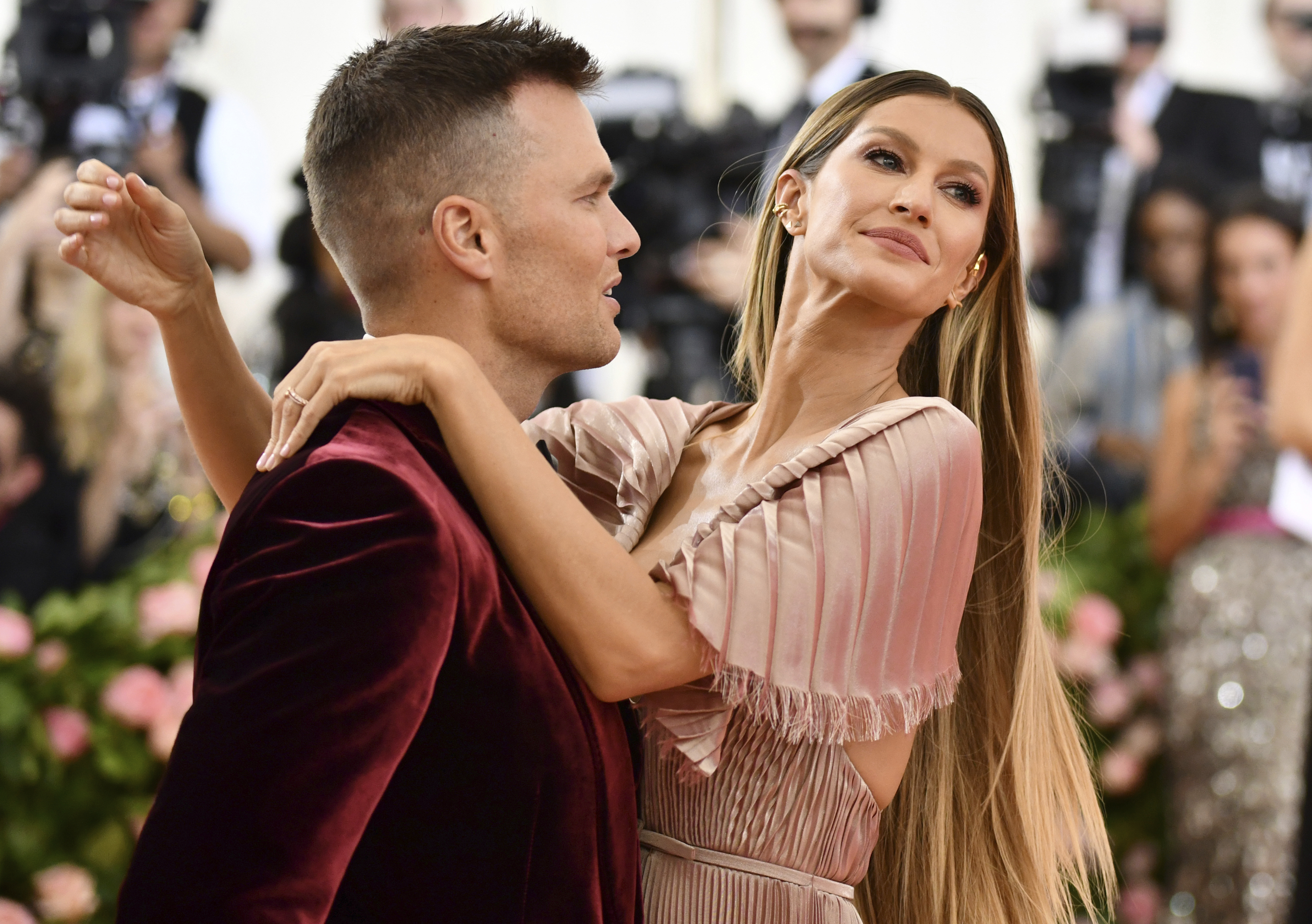 Tom Brady and Gisele Bundchen to divorce, couple announces - Boston ...