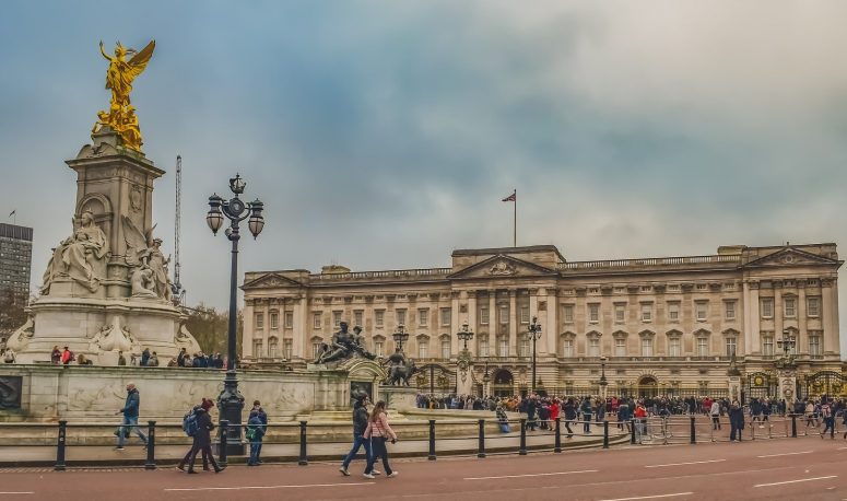 Buckingham Palace releases ethnic makeup of workforce - Boston News ...