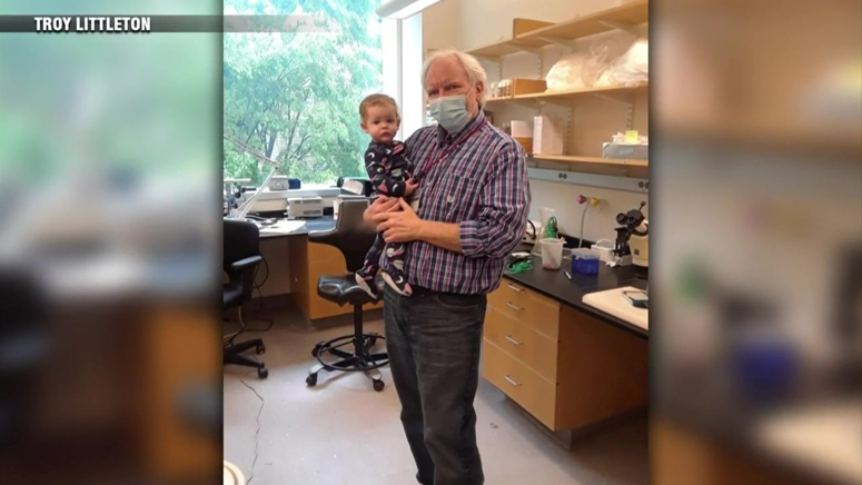 MIT professor installs crib to help grad student with young daughter ...