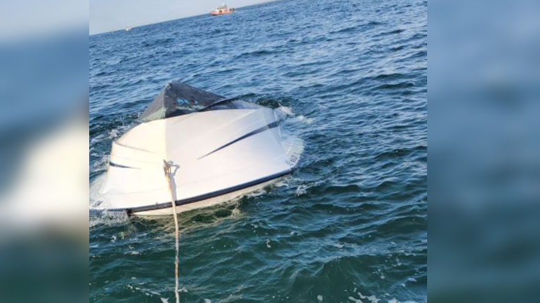 Good Samaritans help rescue 6 people from overturned boat in Hog Island ...