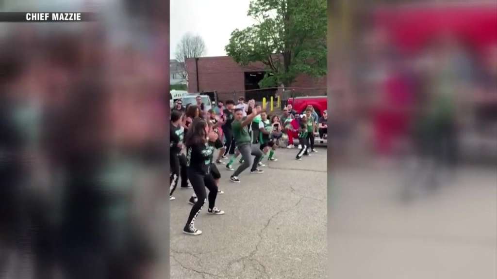 WATCH: Everett police officer shows off his dance moves during National ...