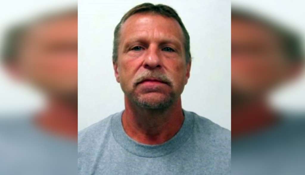 Police Searching For Man Who Allegedly Robbed Bank After Escaping
