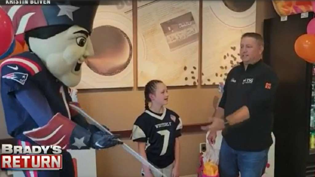 First female quarterback in RI Pee Wee league breaking boundaries on ...