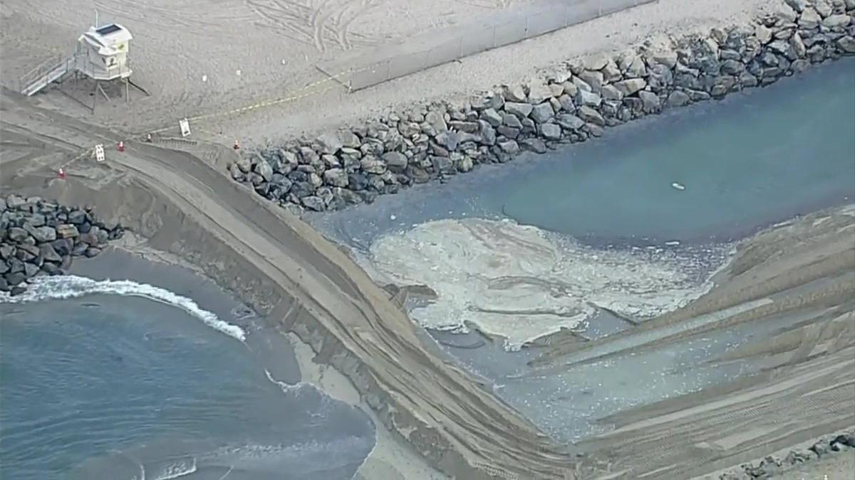 California’s ‘Surf City USA’ beach reopens after oil spill - Boston ...