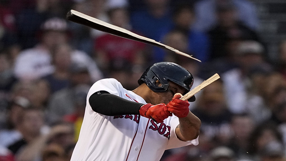 Quick-thinking fan hailed ‘Bat Man’ after snagging splintered baseball ...