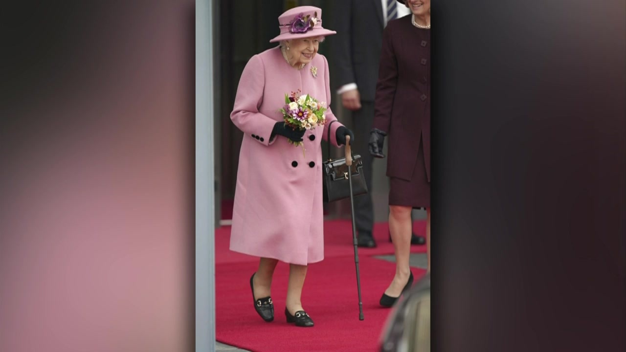 Queen Elizabeth II back at castle following hospital visit - Boston ...