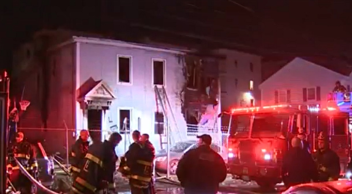 Officials investigating after fire displaces 10 in Lawrence - Boston ...