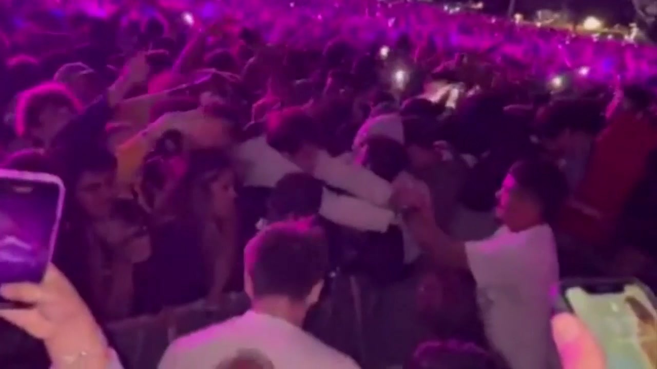 Barriers, crowd control in focus in Houston concert deaths - Boston ...