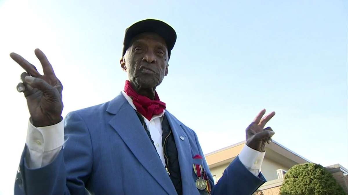 One of last surviving members of Tuskegee Airmen honored at Veterans ...