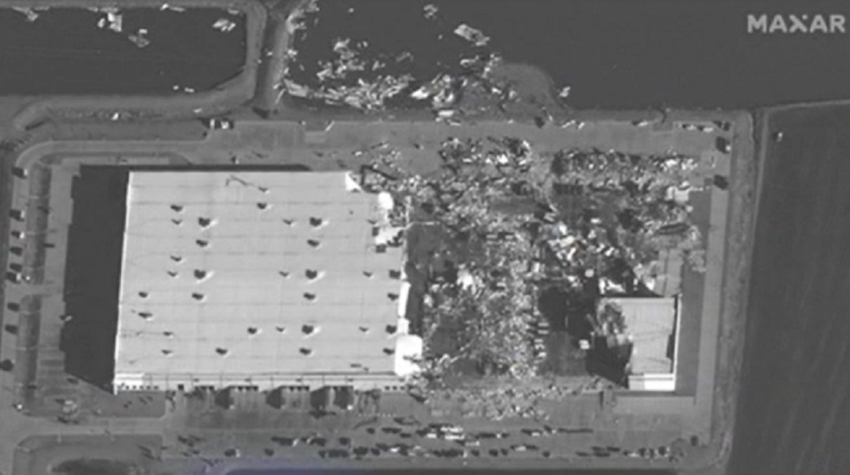 Crews search rubble after 6 die when tornado destroys Illinois Amazon ...