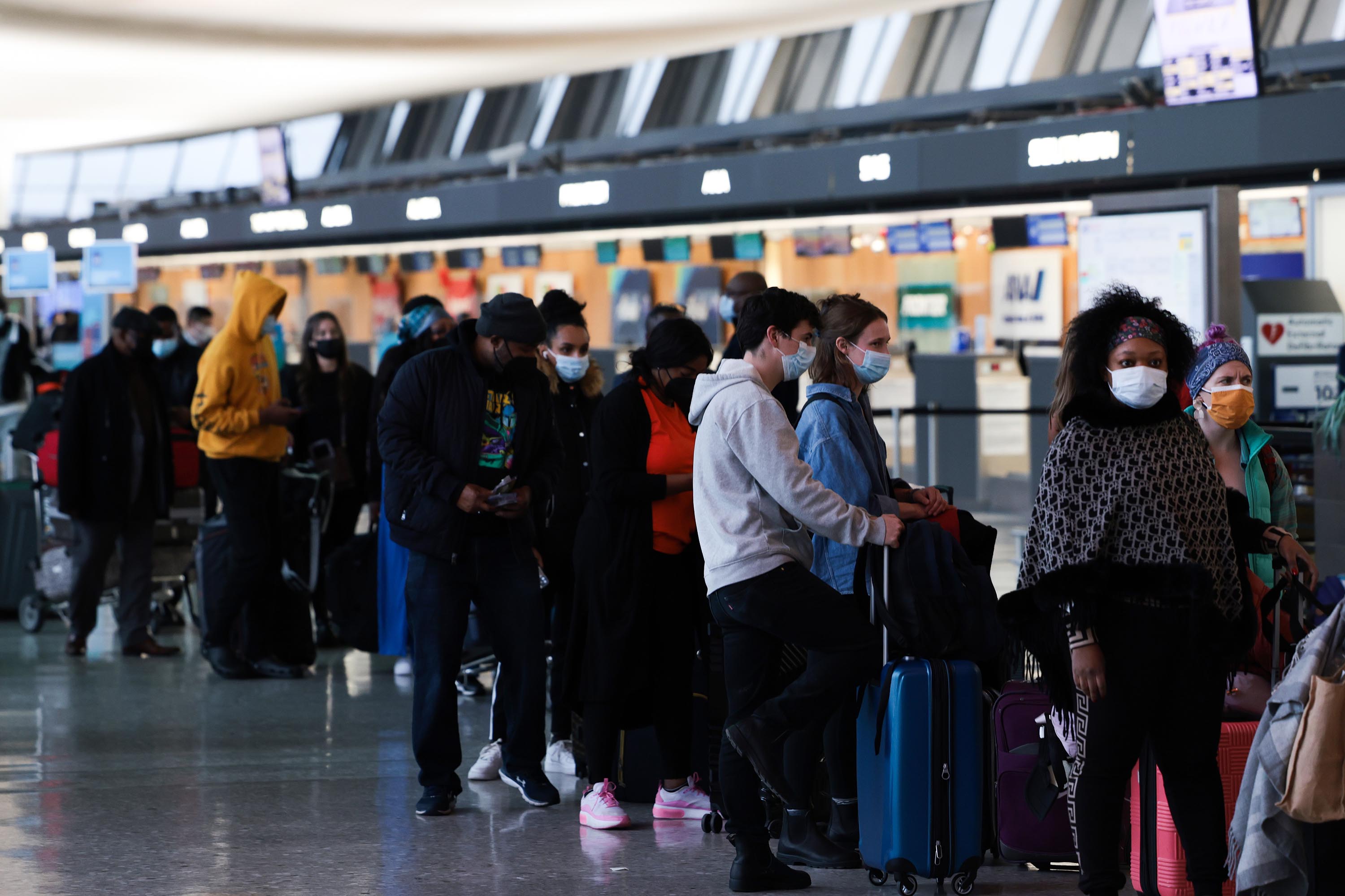 Snow storms and pandemic ground thousands of flights, delay holiday’s ...