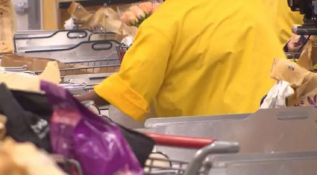 Mass. minimum wage increases to $14.25 an hour – Boston News, Weather ...