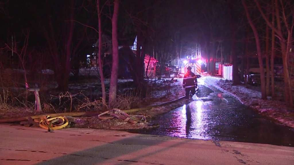 Firefighters battle frigid temps to extinguish Billerica house fire ...