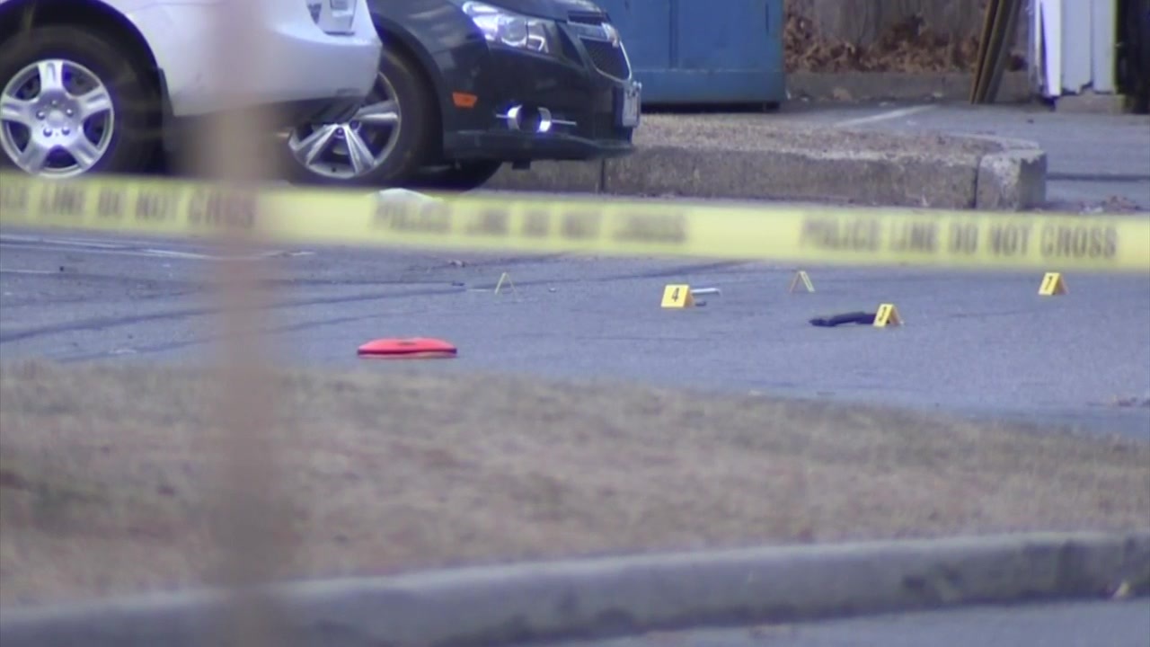 Da Police Fatally Shoot Knife Wielding Man Who Charged At Them While