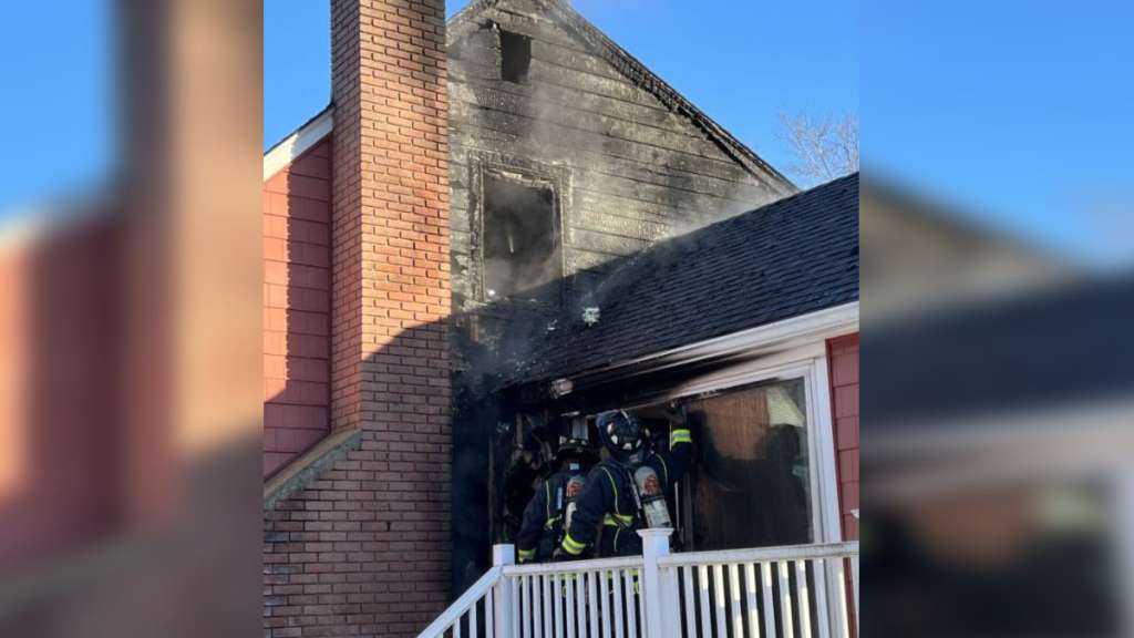 1 displaced by early morning house fire in North Reading - Boston News ...