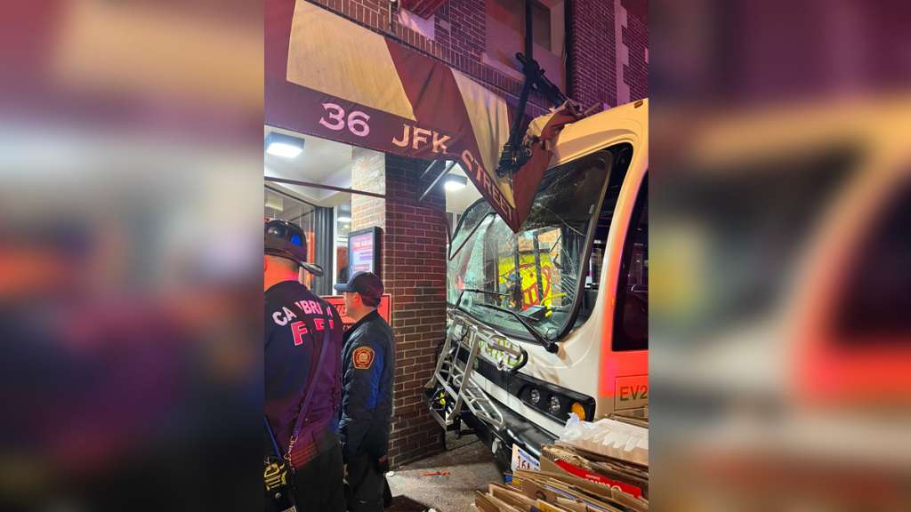 Investigation underway after shuttle bus slams into Harvard Sq. Tasty ... Investigation underway after shuttle bus slams into Harvard Sq. Tasty ...