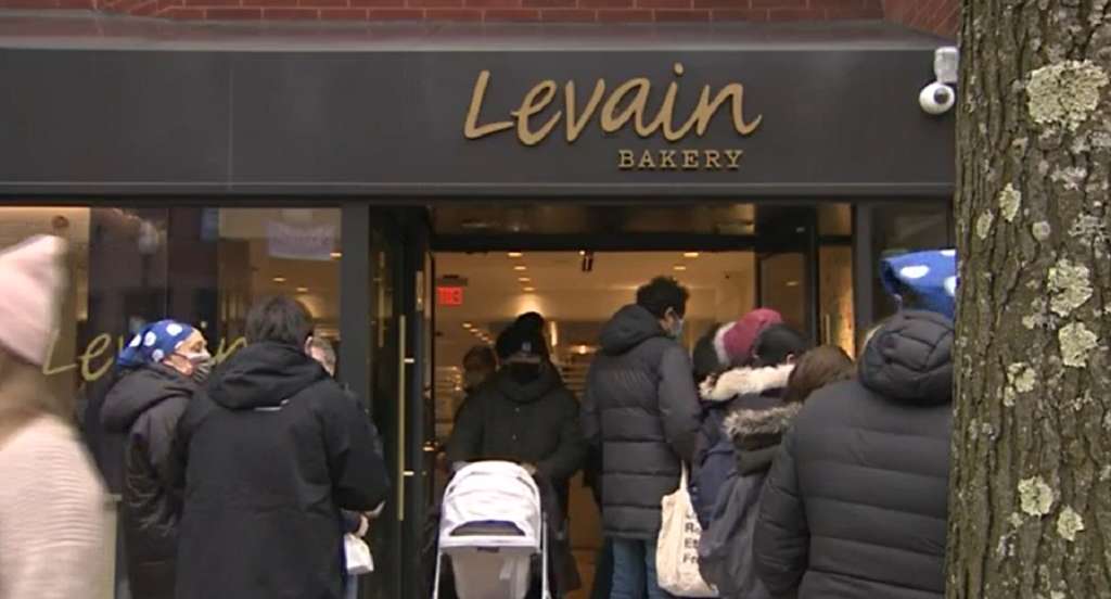 New bakery draws long lines on Newbury Street for chocolate chip ...