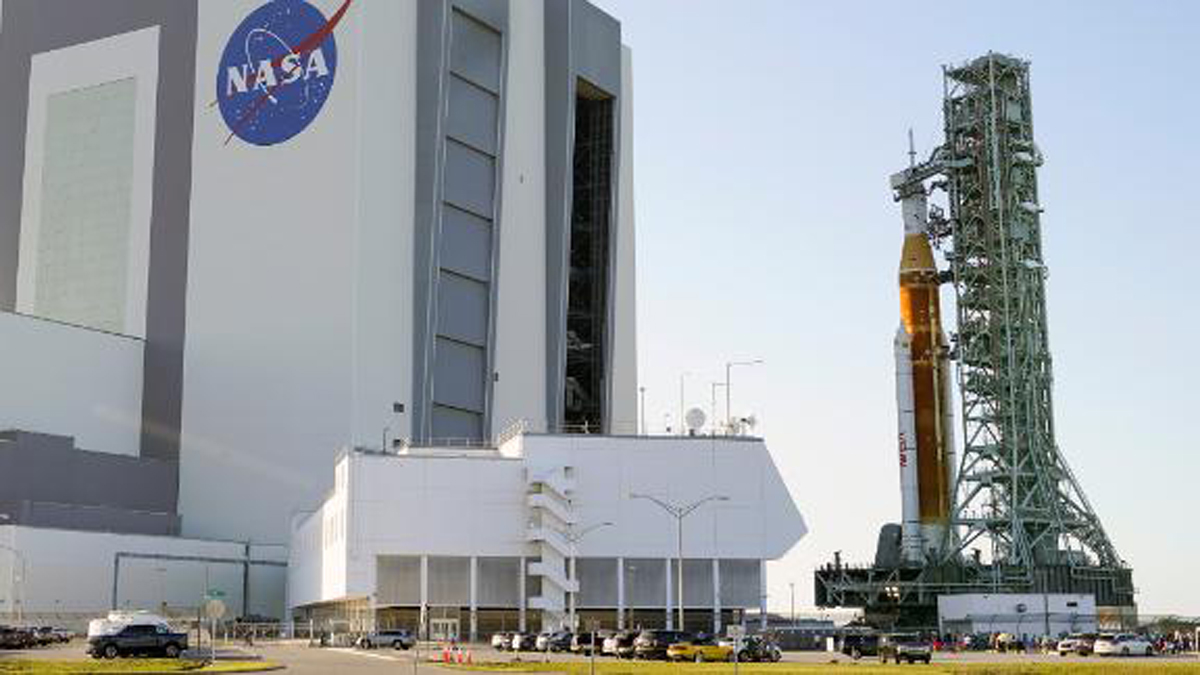 More delays for NASA’s moon rocket test, fueling stalled - Boston News ...