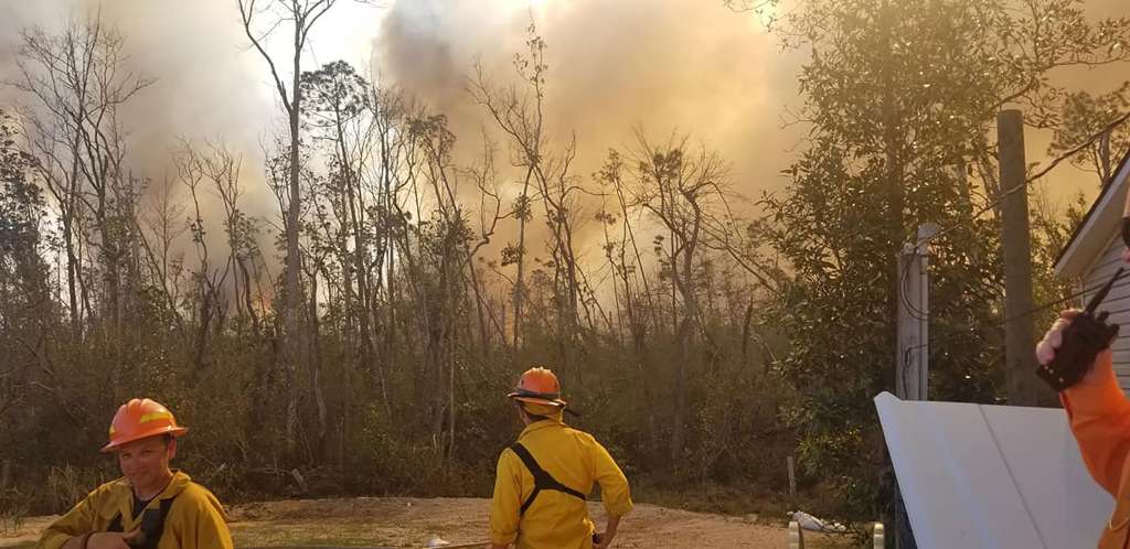 Florida wildfire quickly grows to 1,400 acres as hundreds evacuate ...