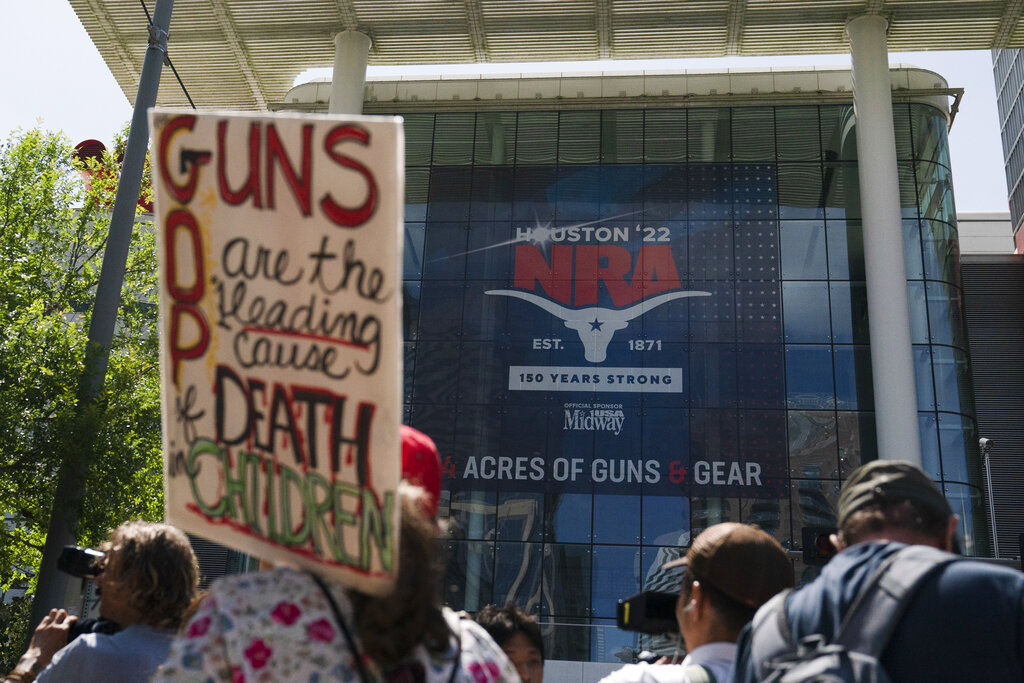 NRA meets in Texas amid protests after school massacre - Boston News ...