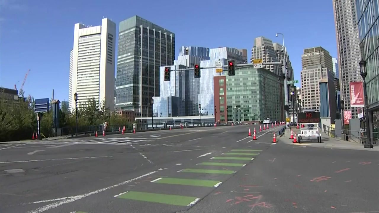 Pedestrians urged to stay off Moakley Bridge after fallen light pole ...