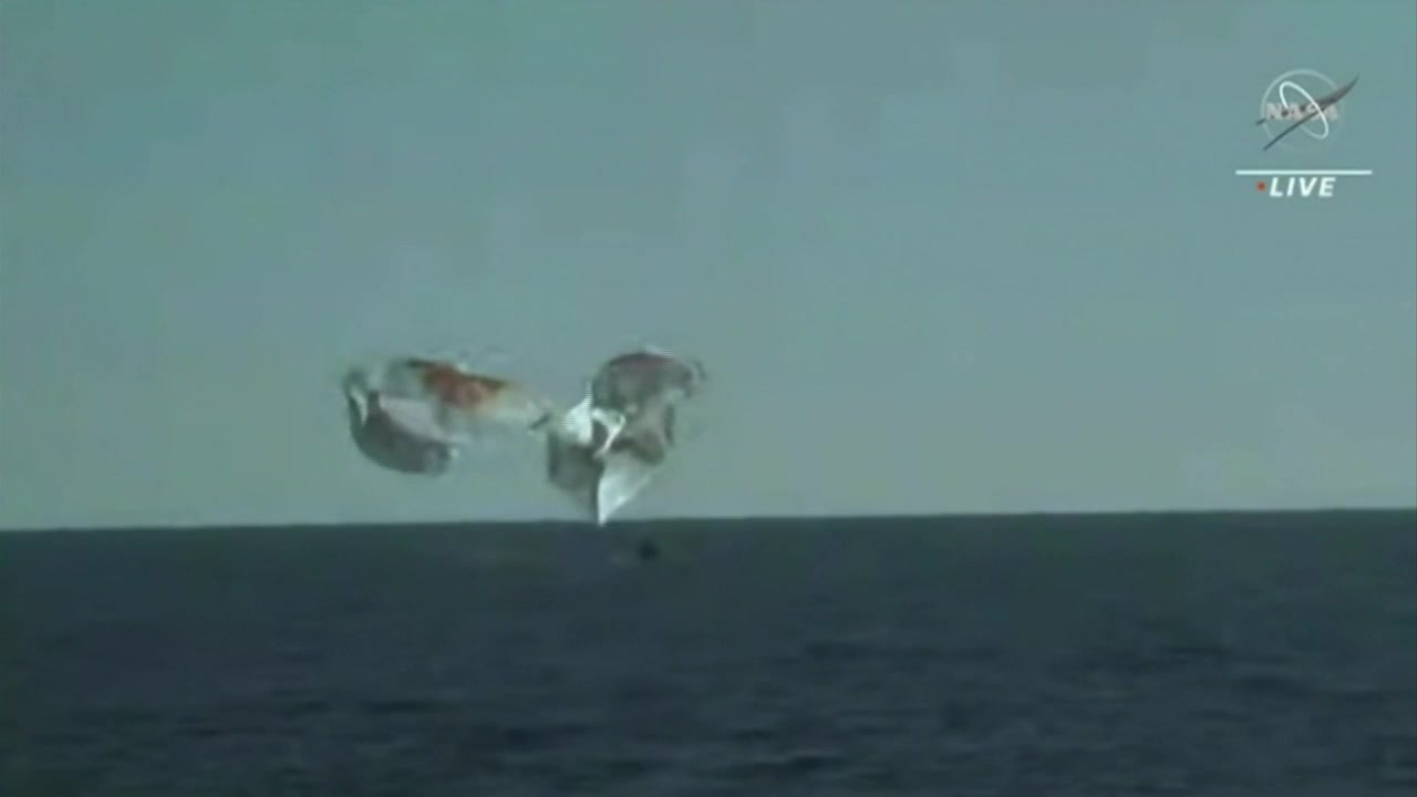 Astronauts returning home from space station splash down off Florida ...