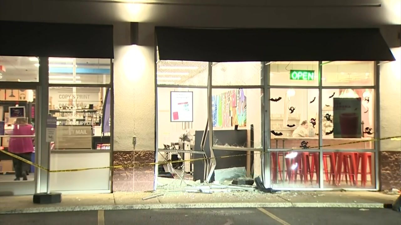 Car crashes into the front of FedEx store in Peabody - Boston News ...