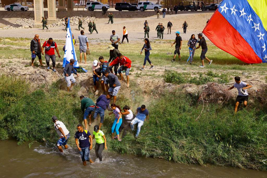 US federal agents fired pepper ball projectiles at Venezuelan ...