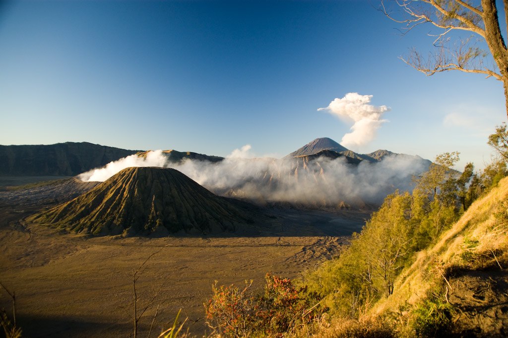 Indonesia’s Mt. Semeru unleashes lava river in new eruption - Boston ...