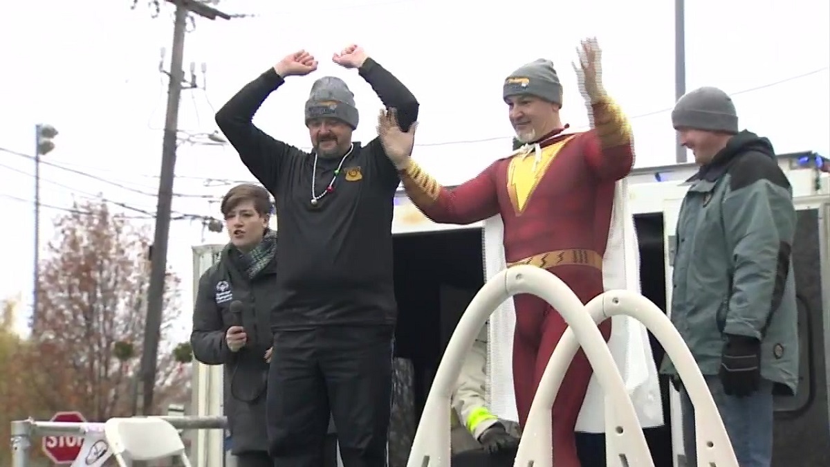 Everett Police take ‘Polar Plunge’ to raise money for Special Olympics ...