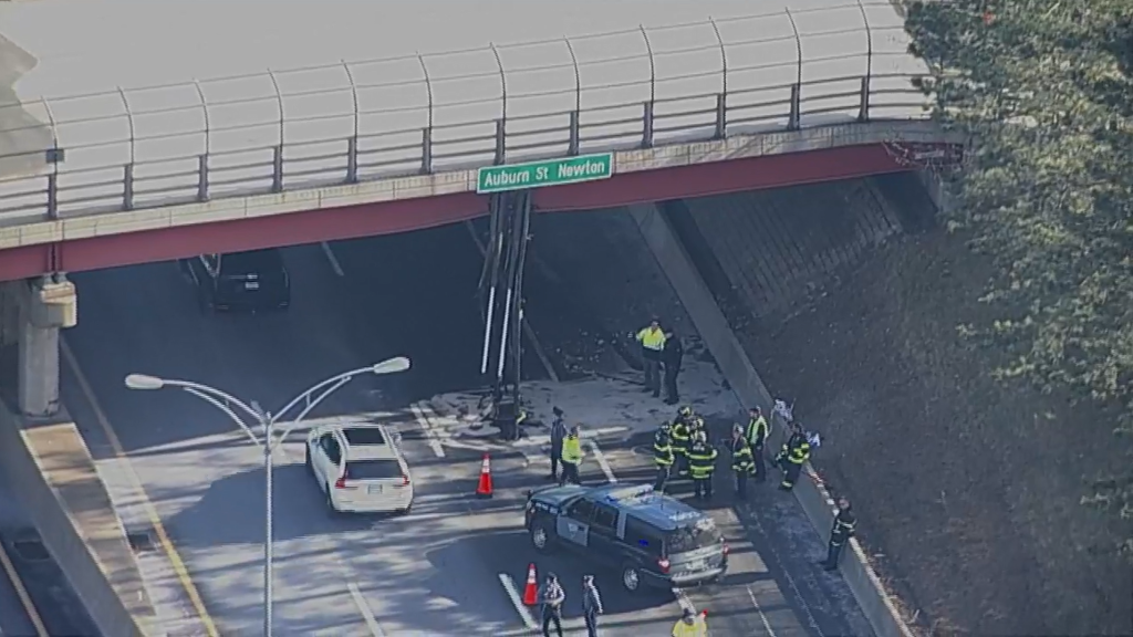 Section of Mass. Pike temporarily closed in Newton after raised truck lift hits overpass bridge ...