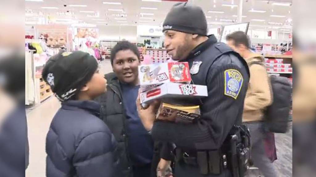 Hundreds of Boston kids fill carts with officers for ‘shop with a cop ...