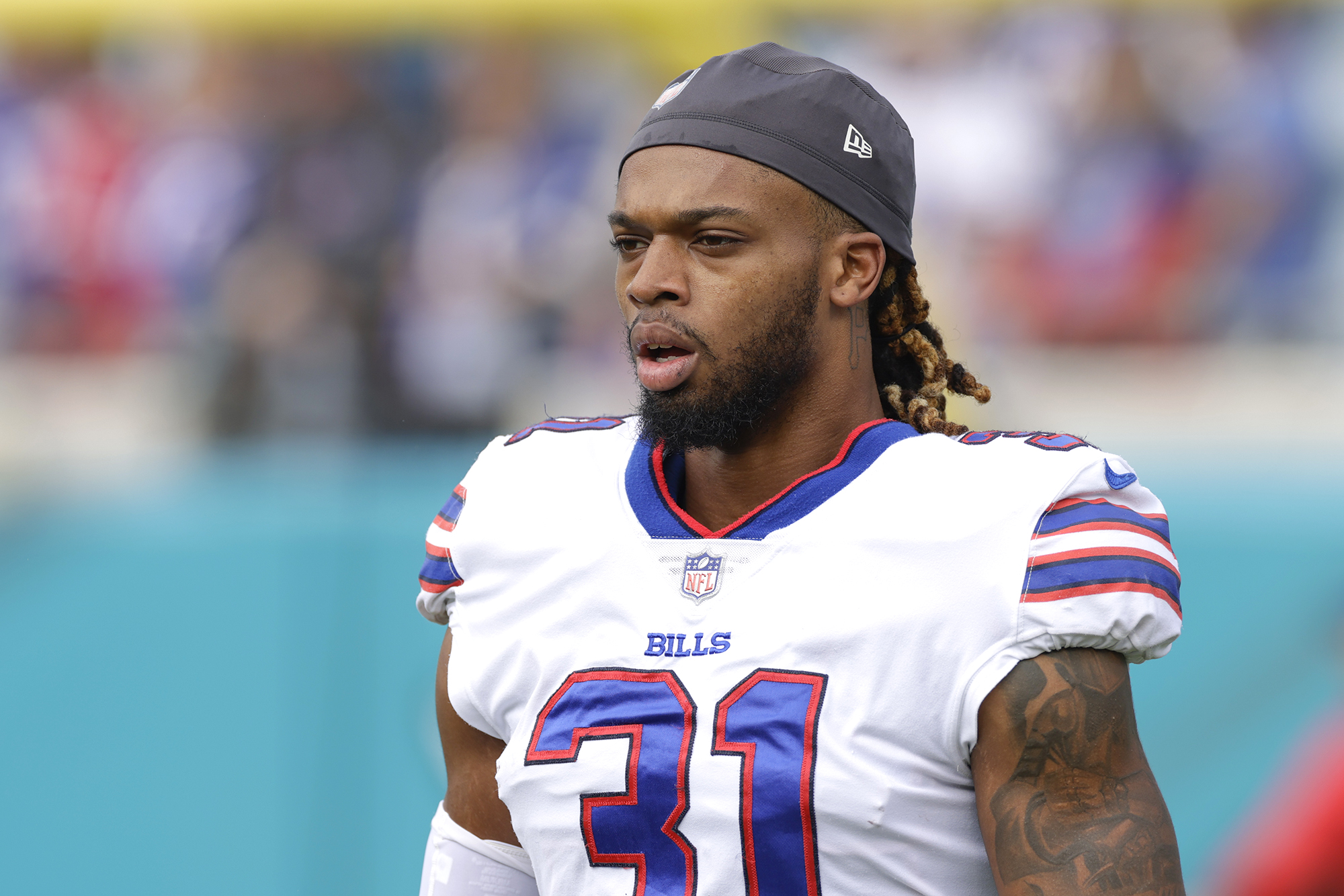 Damar Hamlin enters Buffalo Bills team locker room ahead of playoff ...