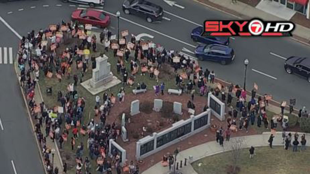 Woburn schools closed for 2nd day as teachers strike continues - Boston ...