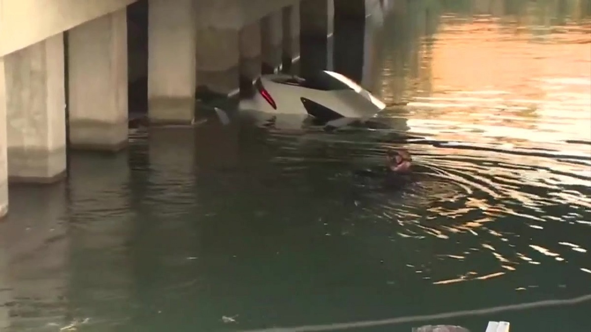Caught on camera: Police rescue boy from submerged car - Boston News ...