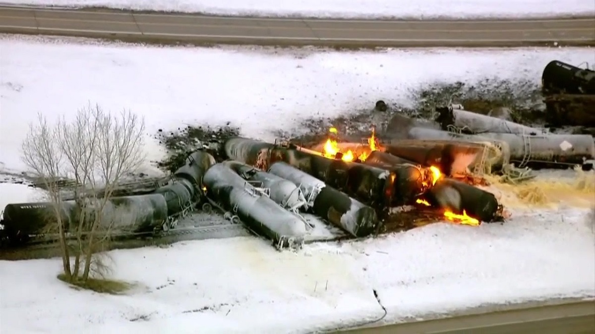 Minnesota train derailment, ethanol fire renew safety fears - Boston ...
