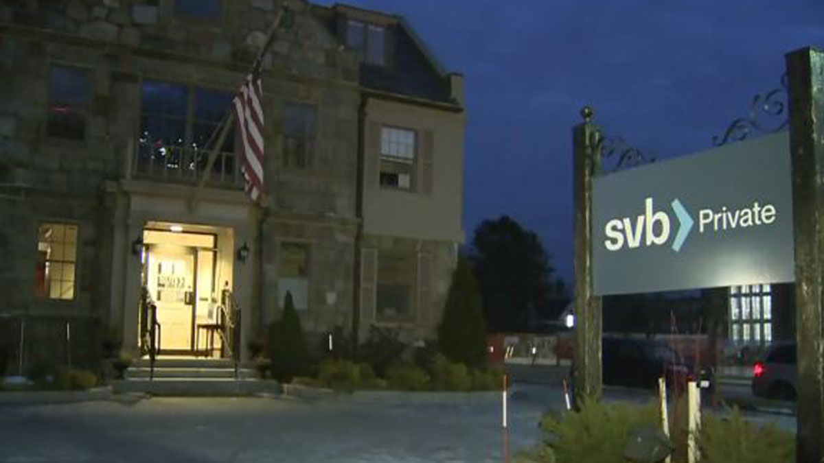 How does a bank collapse in 48 hours? A timeline of the SVB fall ...