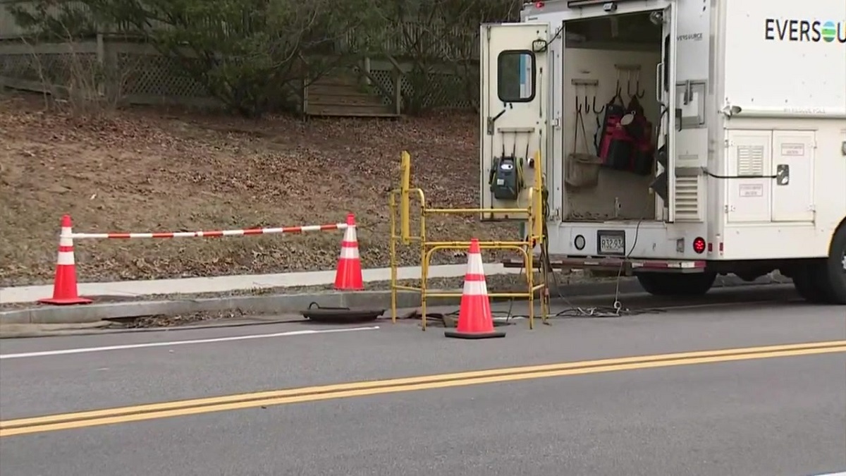 Power restored after manhole explosion causes widespread outages in ... Power restored after manhole explosion causes widespread outages in ...