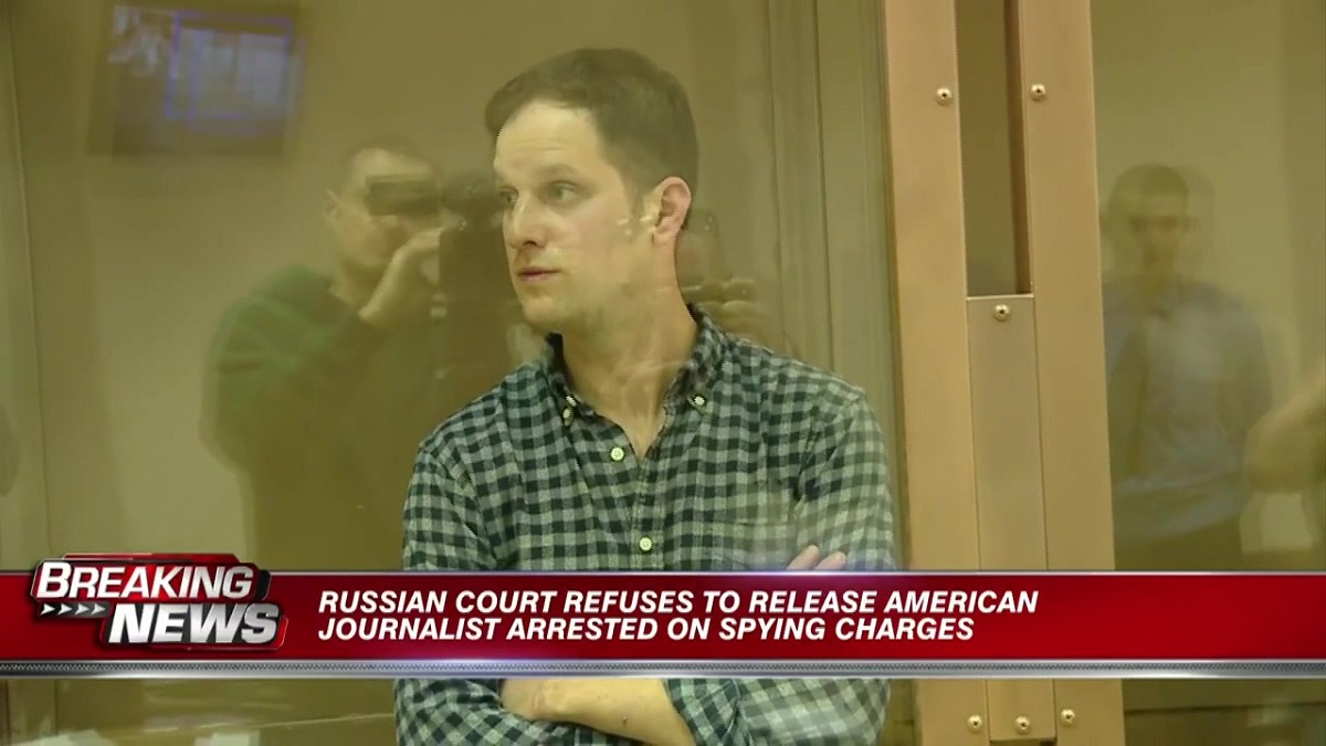 US reporter held by Russia on spying charges to stay in jail - Boston ...