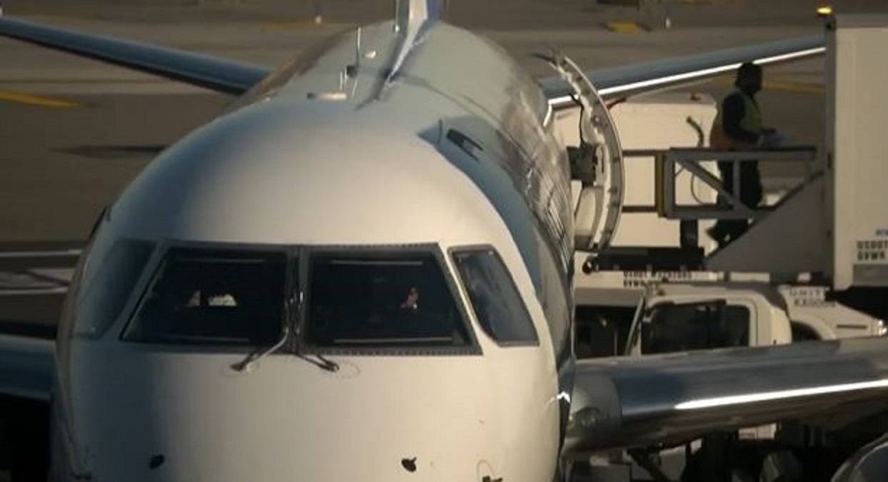 Passengers were stuck because United Airlines canceled their flights ...