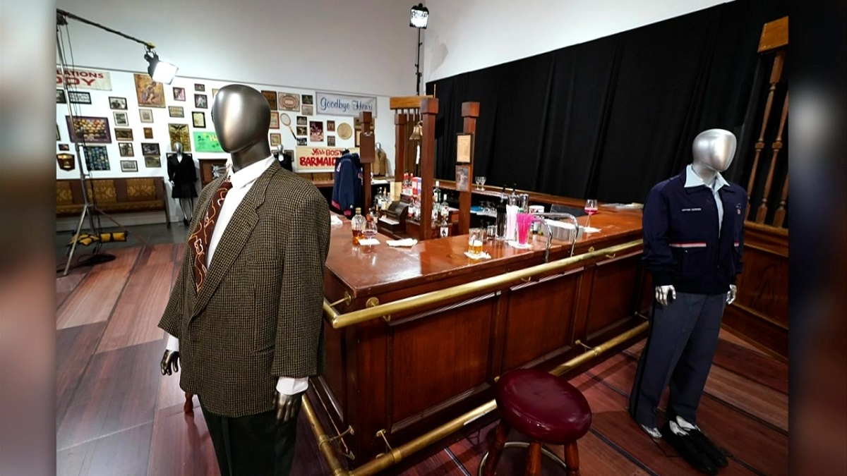 ‘Cheers’ bar, ‘Tonight Show’ set among TV history at auction - Boston ...