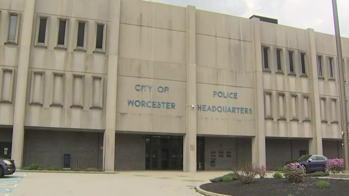 Worcester City Council approves stipend for police officers wearing ...
